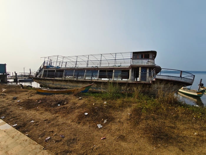 Vivo V30 Review: Slim Design and Strong Cameras Shine Despite Some ...